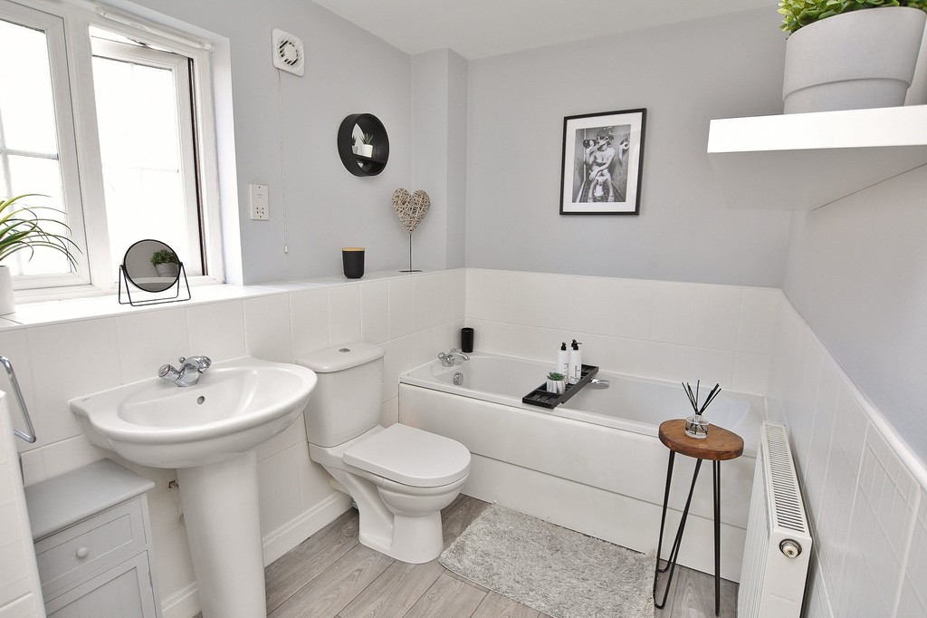 Lancut Hill, Coton Park, Rugby - Edward Knight Estate Agents