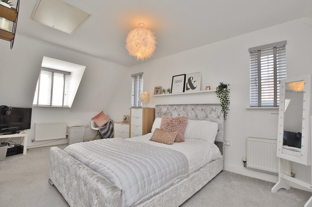 Lancut Hill, Coton Park, Rugby - Edward Knight Estate Agents