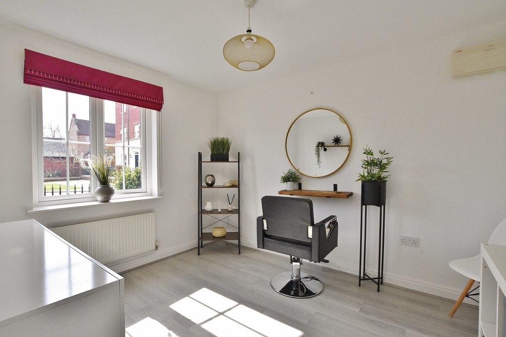 Lancut Hill, Coton Park, Rugby - Edward Knight Estate Agents