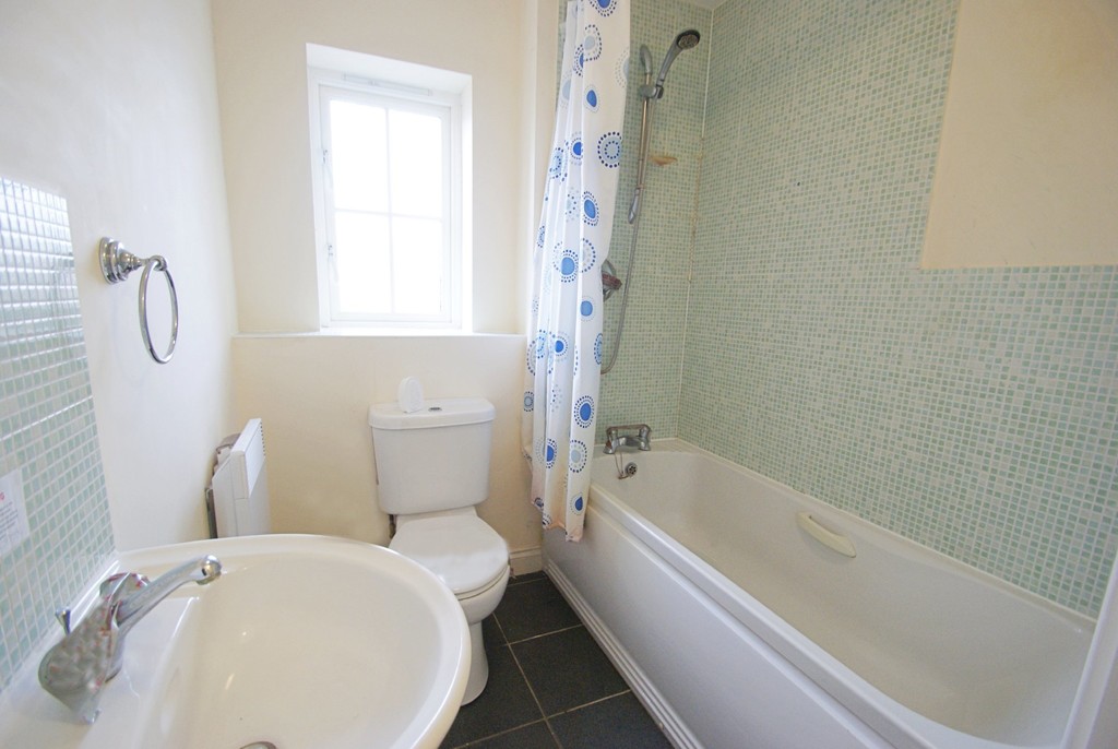 Farnborough Drive, Middlemore, Daventry, Northamptonshire - Edward ...